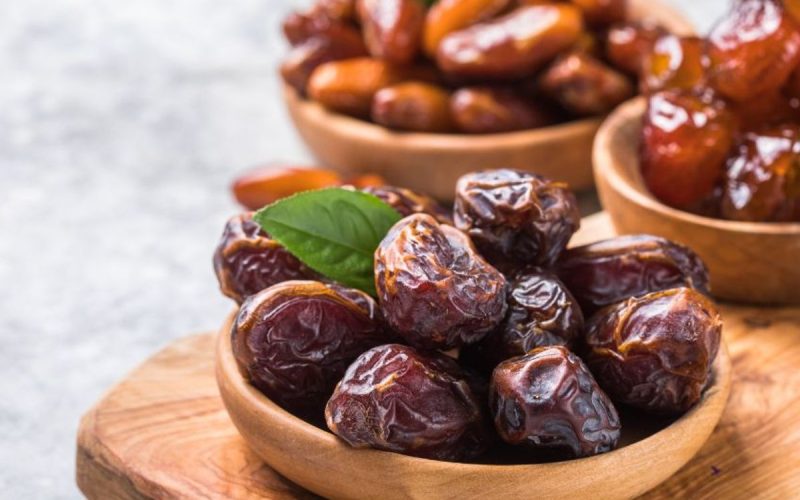 Hier ist, was das tägliche Essen von 3 Datteln für Ihre Leber, Ihr Herz ...